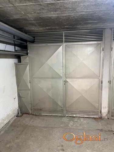 Prodajem garazu u Toplice Milana 16