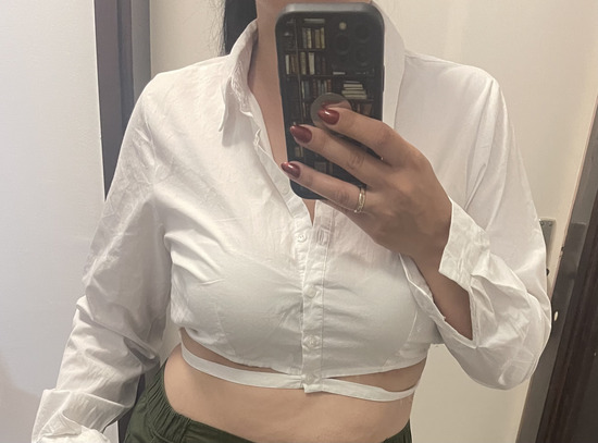 Bela crop FB sister kosulja L