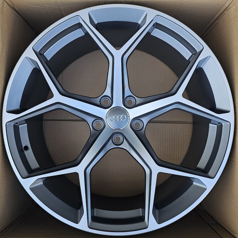 ALU FELNE
9J x20 ET30 5X112