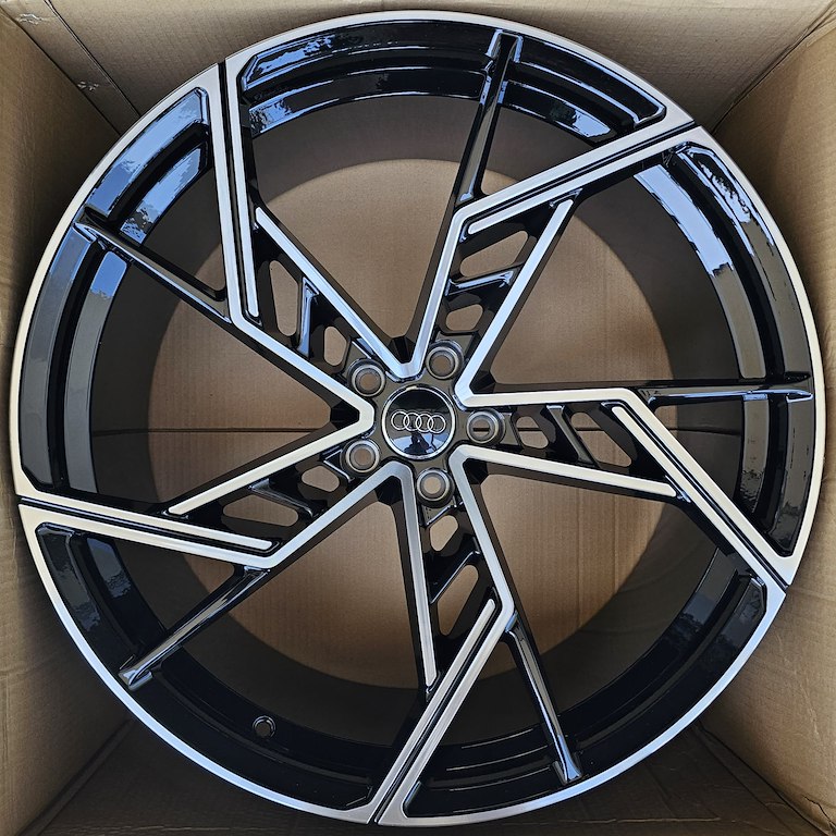 ALU FELNE
10J x22 ET20 5X112