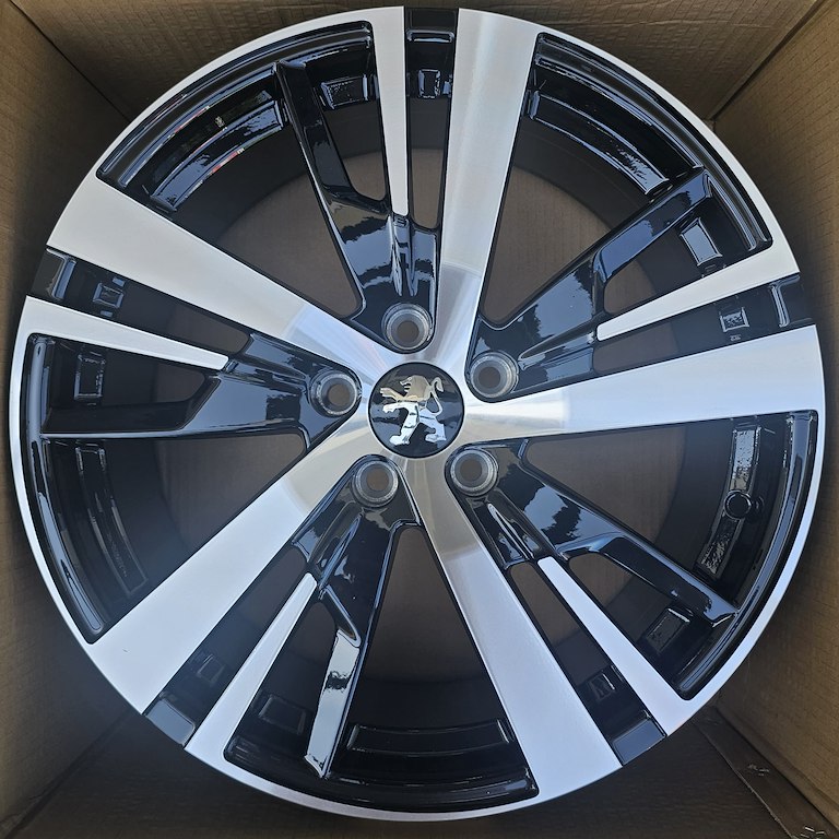 ALU FELNE
7.5j x18 ET49 5x108