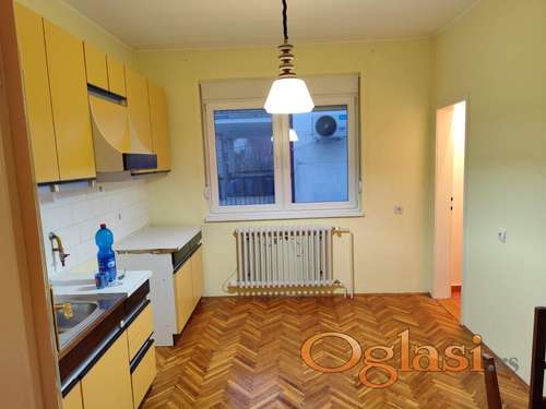 <p>ČETVOROSOBAN PET FRIENDLY STAN U KUĆI, SA PARKINGOM, TELEP