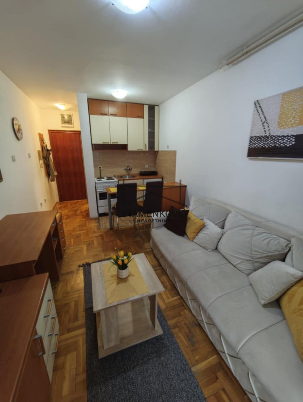Kompletno sređena garsonjera kod Bulevara Oslobođenja ID#6918 300 €