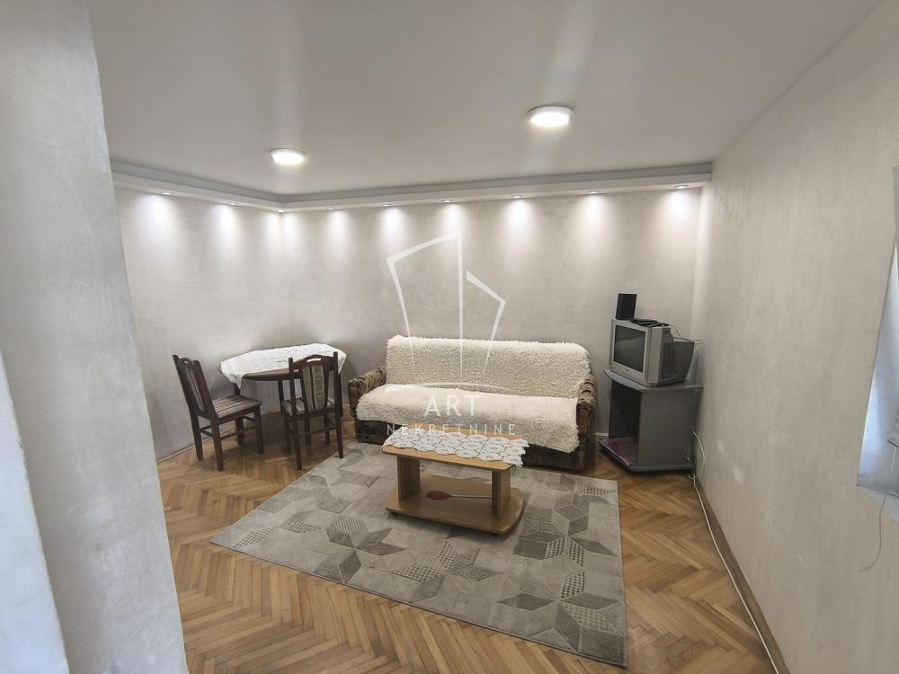 Izdaje se jednosobna kuća – Voždovac, miran kraj ID#11346 300 €