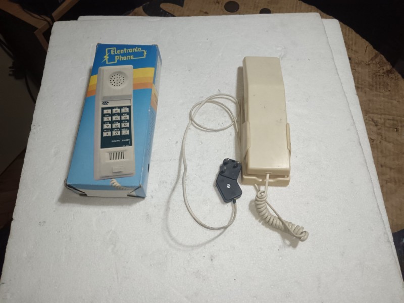 elektronik telefon u kutiji originalnoj