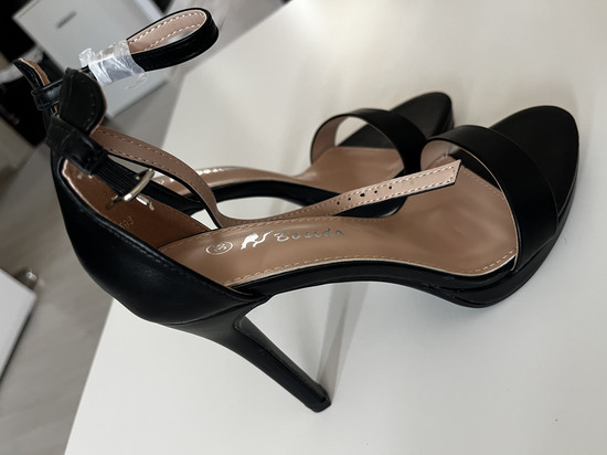 Nove sandale