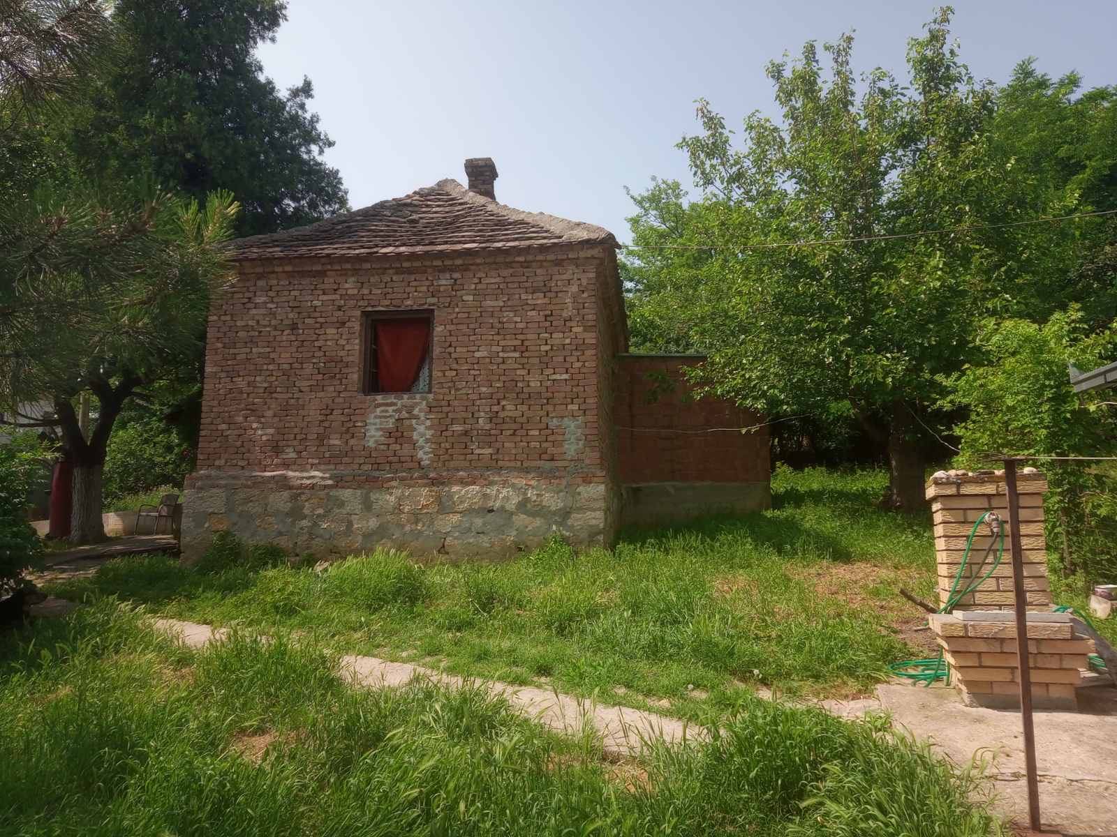 Prodajem porodicno imanje u Maloj Mostanici
