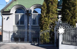 PETROVARADIN IZDAJE SE KUĆA ZA POSLOVNO-STAMBENE DELATNOSTI SA 2 PARKING MESTA
