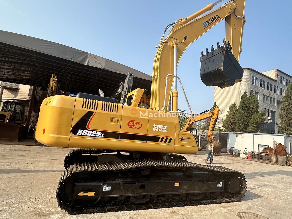 XGMA XG825 bager guseničar
