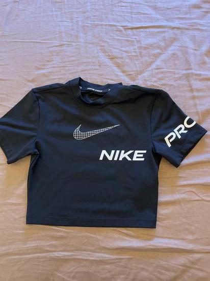 NOVO Nike Pro crop top