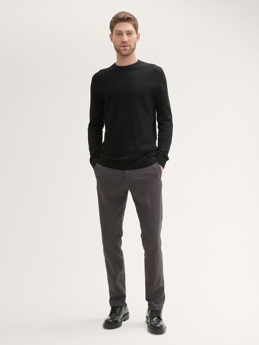 Uske čino pantalone