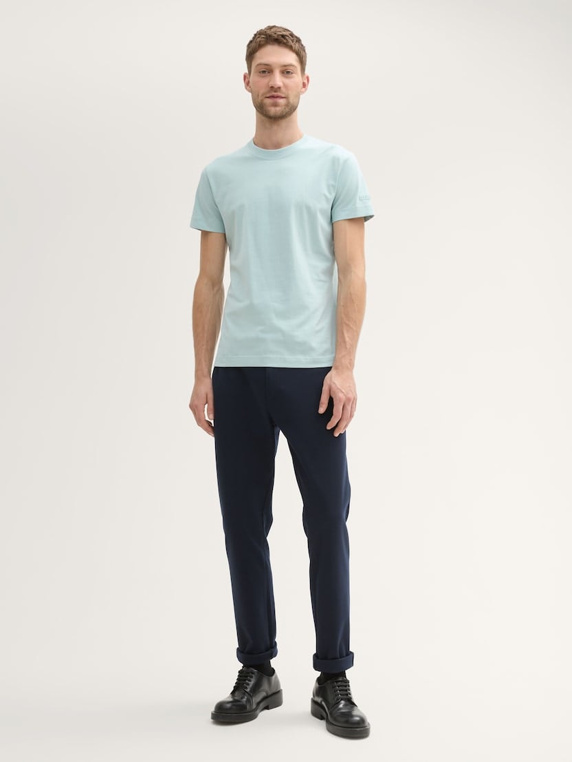 Uske čino pantalone