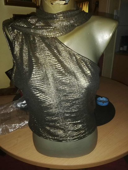 NOVA BOOHOO ZLATNA MAT KROP MAJICA