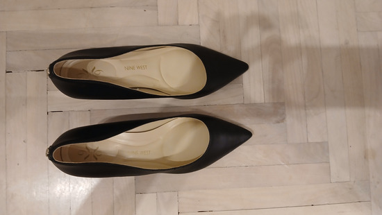 Crne cipele na štiklu Nine West