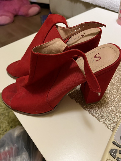 Crvene stikle nove 37 broj