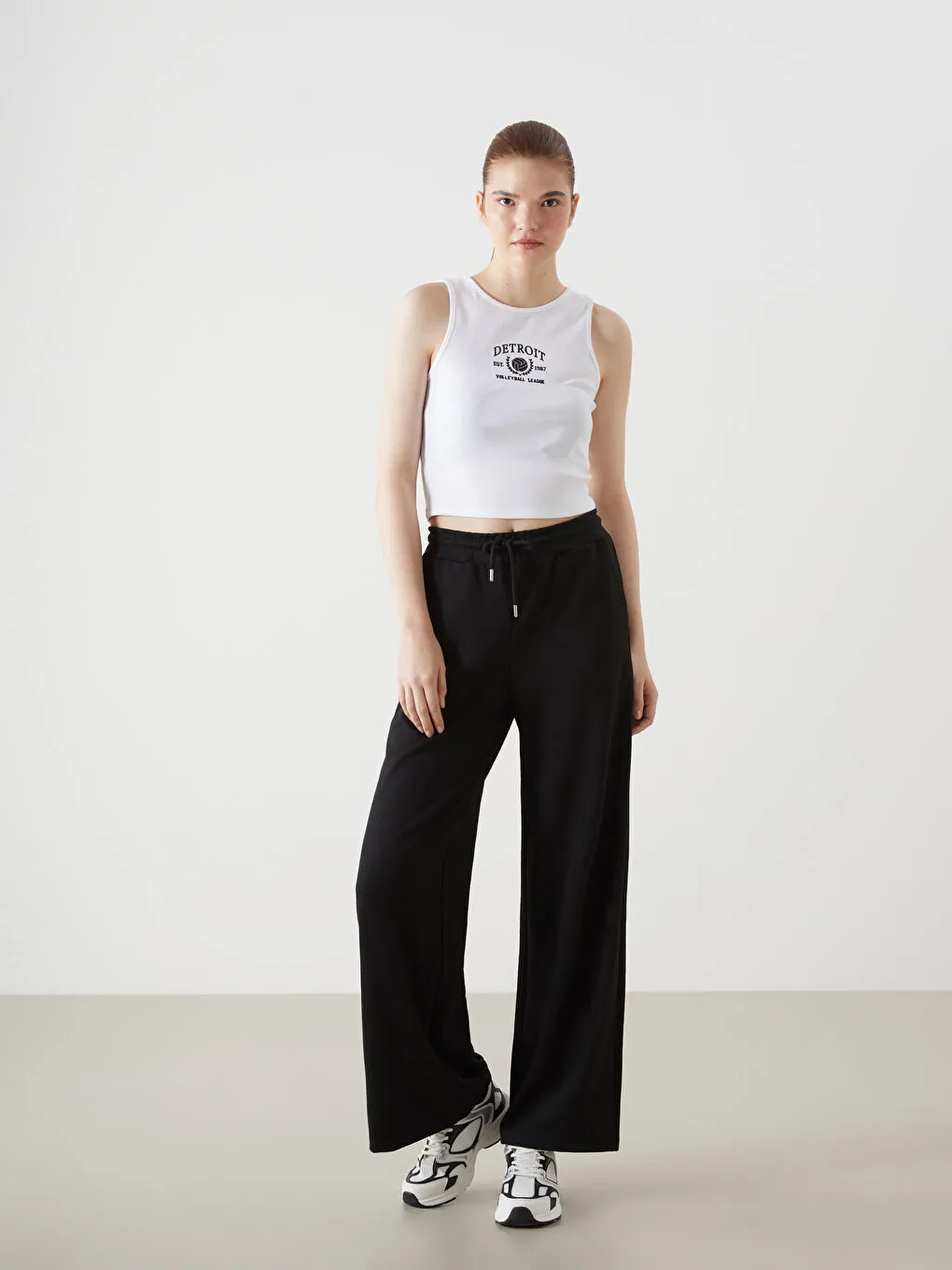 XSIDE ACTIVE Okrugli Izrez Vezeni Ženski Crop Top