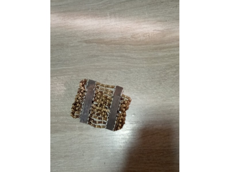 DRVENE SA METALNIM DETALJIMA