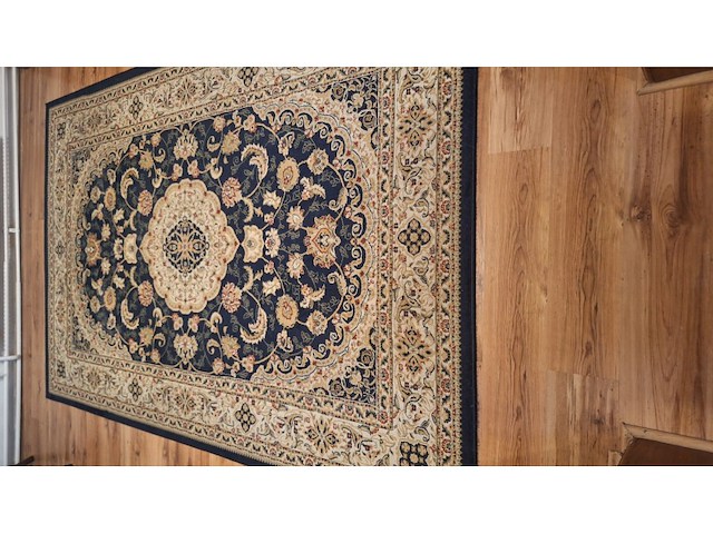 Tepih 290 x 200