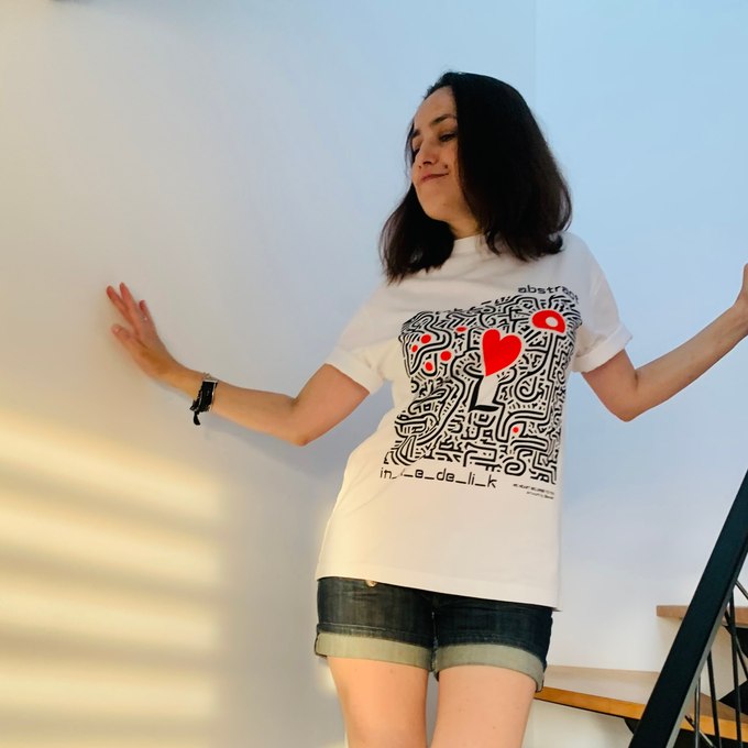 Loose fit majica sa autorskim printovima. Unisex.