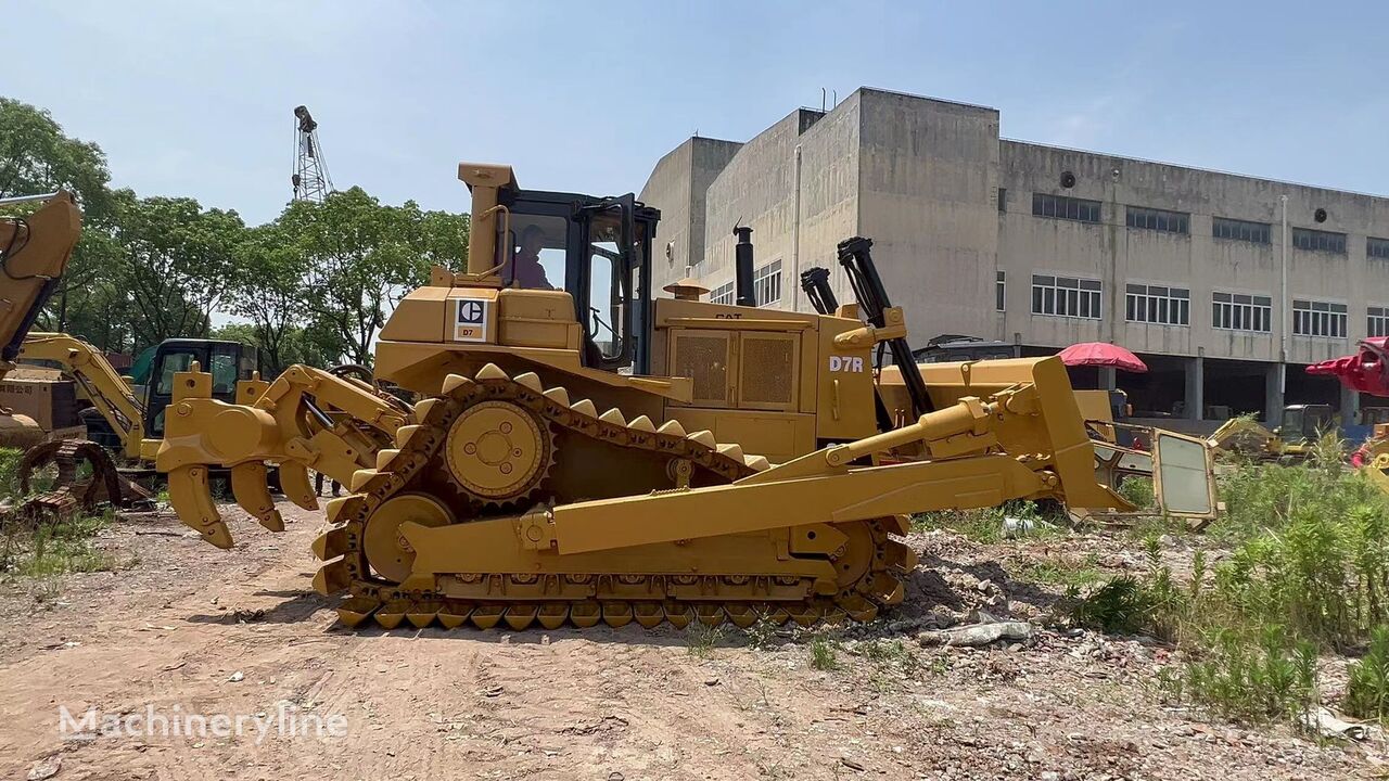 Caterpillar D7R buldožer