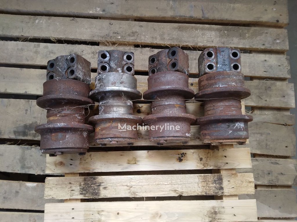 SUPERIORI donja rolna za Komatsu PC228US bagera