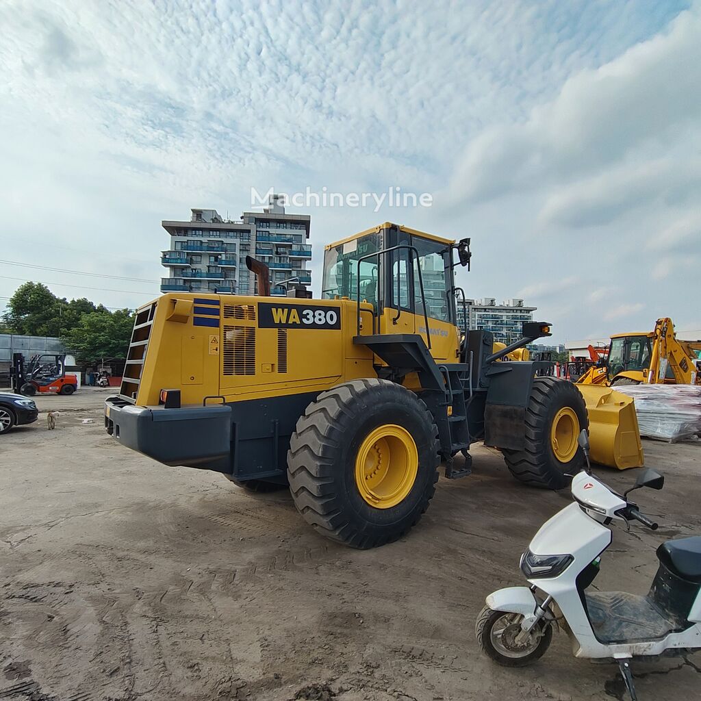 Komatsu WA380 prednji utovarivač