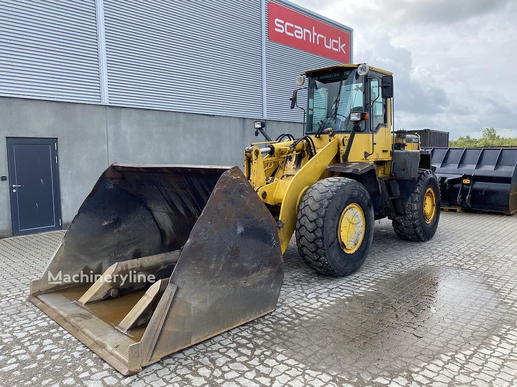 Komatsu WA270-3 prednji utovarivač