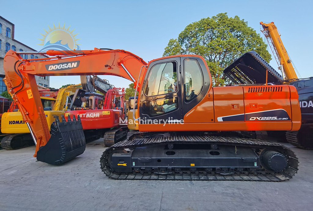 Doosan DX225LC-9C bager guseničar