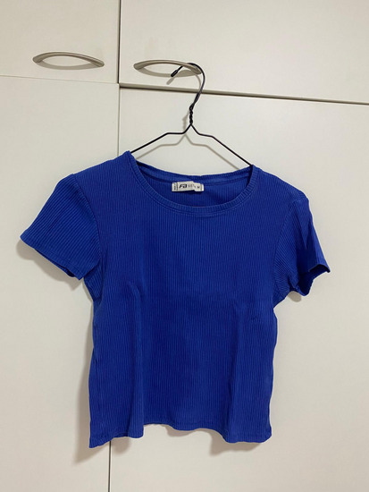 Plavi crop top