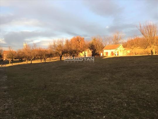 Boleč, uknjižen plac