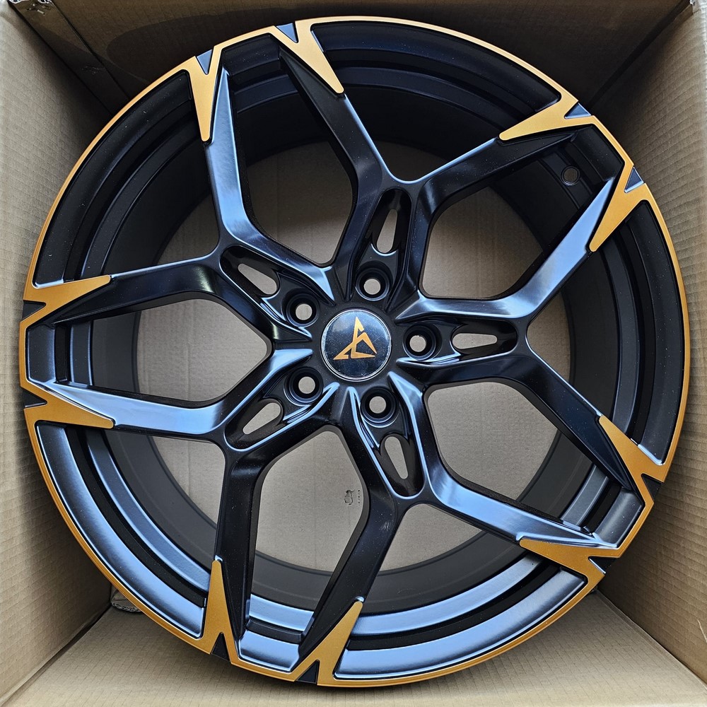 ALU FELNE
8J x18 ET40 5X112