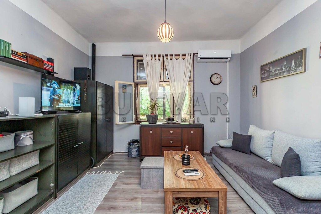 Kuća u centru grada, 68 m2, plac 174 m2