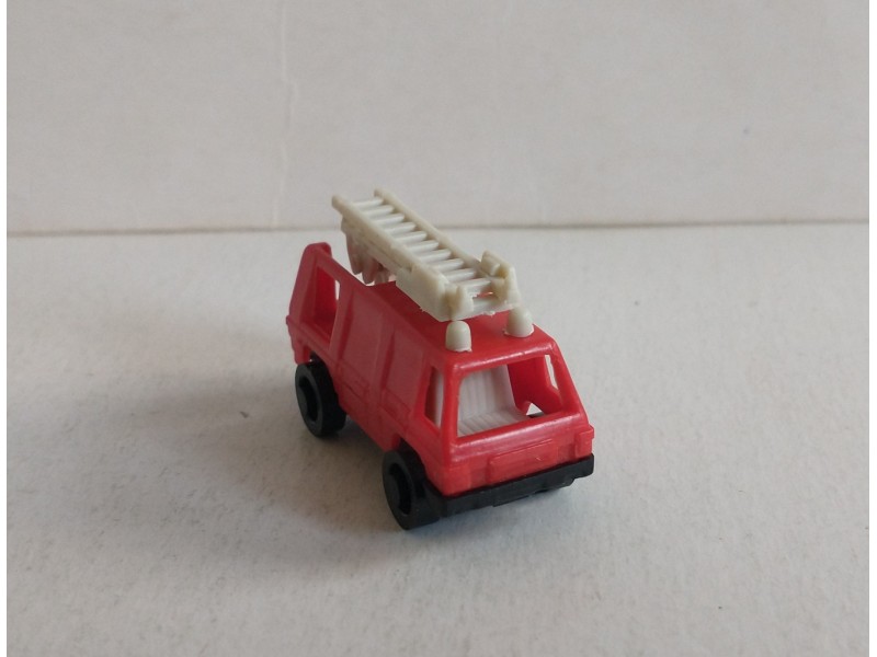 figura kinder AUTO VATROGASNI