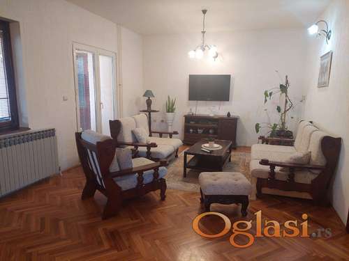 Odlična kuća koja može funkcionisati kao dva stana! 062/221-178