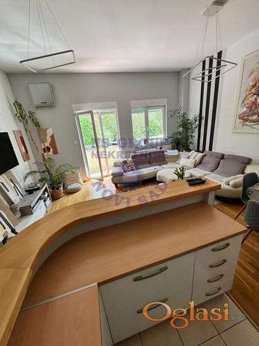 Odličan trosoban stan na Limanu 3. 79m2