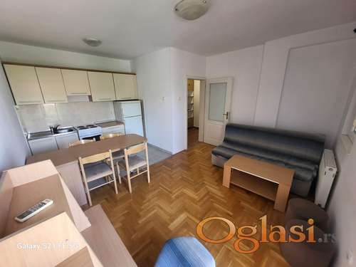Novi Sad - Branislava Nušića - jednoiposoban stan - odmah useljivo - 300 eura