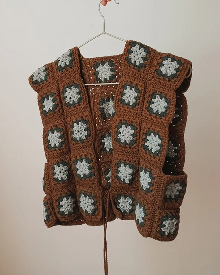 Handmade prsluk sa cvetnim printom