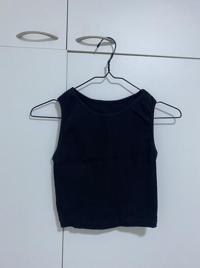 Crni crop top