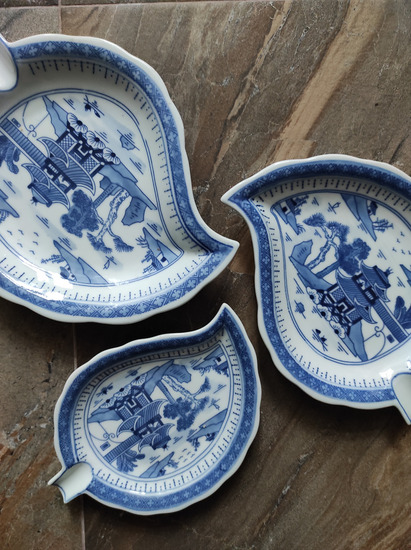 Set 3 prelepe porcelan činije , nekorišćeno
