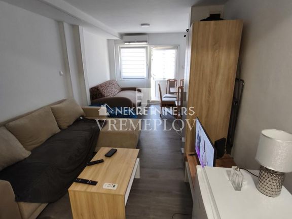 Adaptirana garaža Borča ID#2256