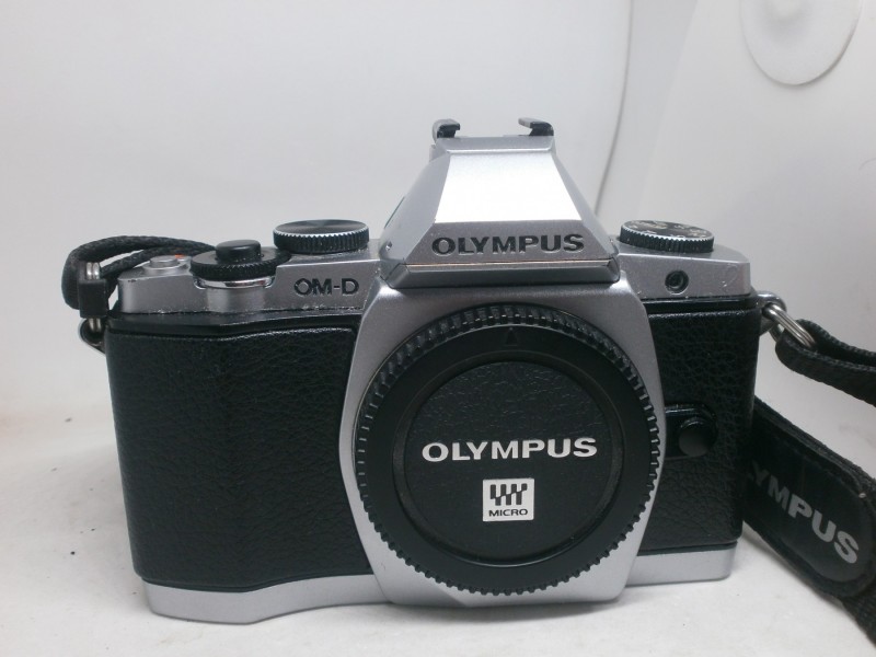 Olympus OM-D E-M5 16.1 MP Silver br.okid. 24.000