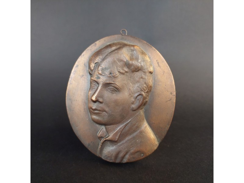 Sergej Jesenjin, Medaljon, Bareljef