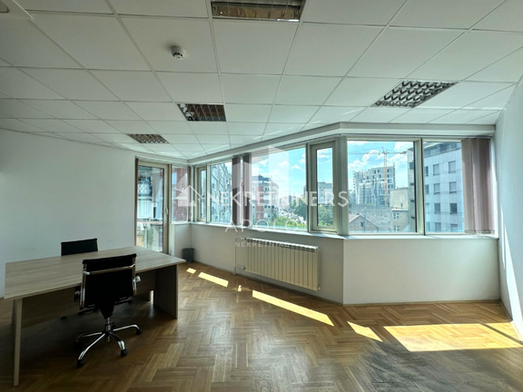 Poslovni prostor, 15 kancelarija, Vračar