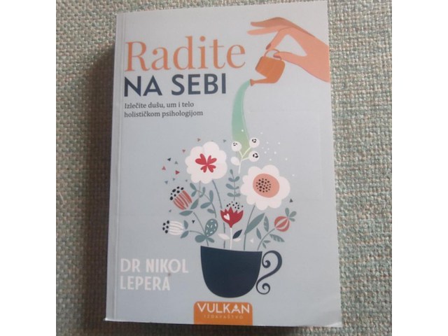 Nikol Lepera Radite na sebi