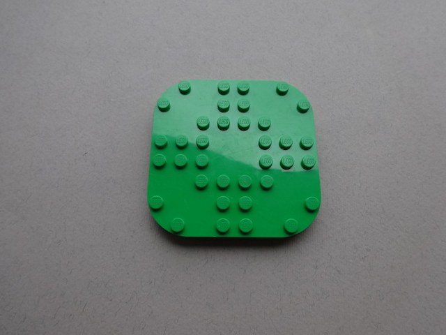 LEGO zelena ploča 8 x 8 sa 4 stopala 66790