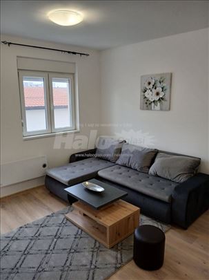 Izdajem jednoiposoban stan 40m2