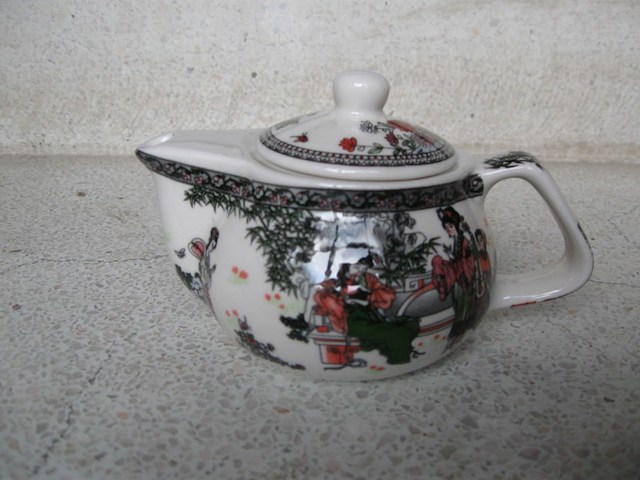 Porcelanski cajnik
