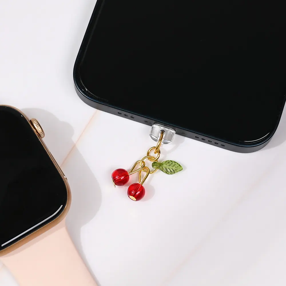 Privezak za telefon Lightning Pluggy trešnje, Crveni