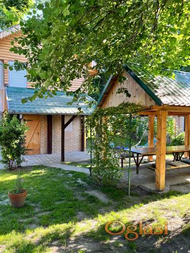 Prodaje se POTPUNO RENOVIRANA vikendica pola sata od NS-Begecka jama