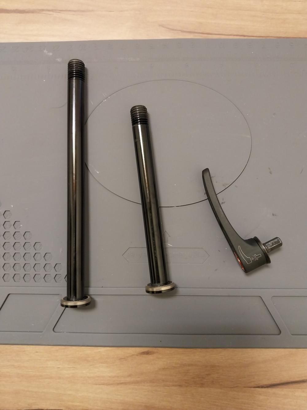 DT SWISS Thru Axel zatvarači (komplet)